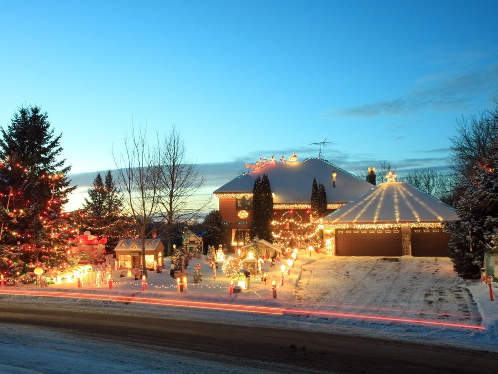 A Guide to Common HOA Holiday Decorating Rules